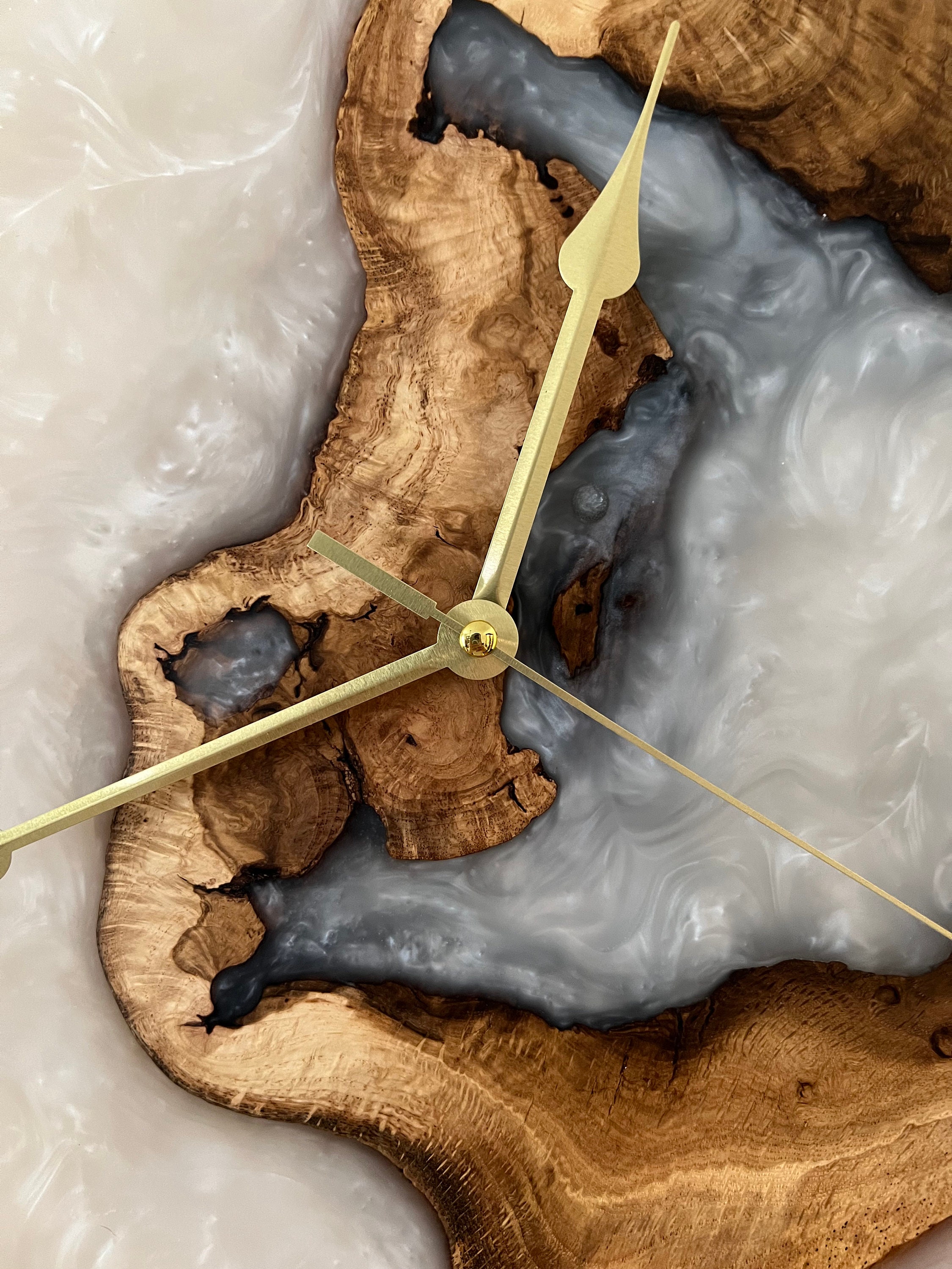 Live Edge Resin Clock - Etsy