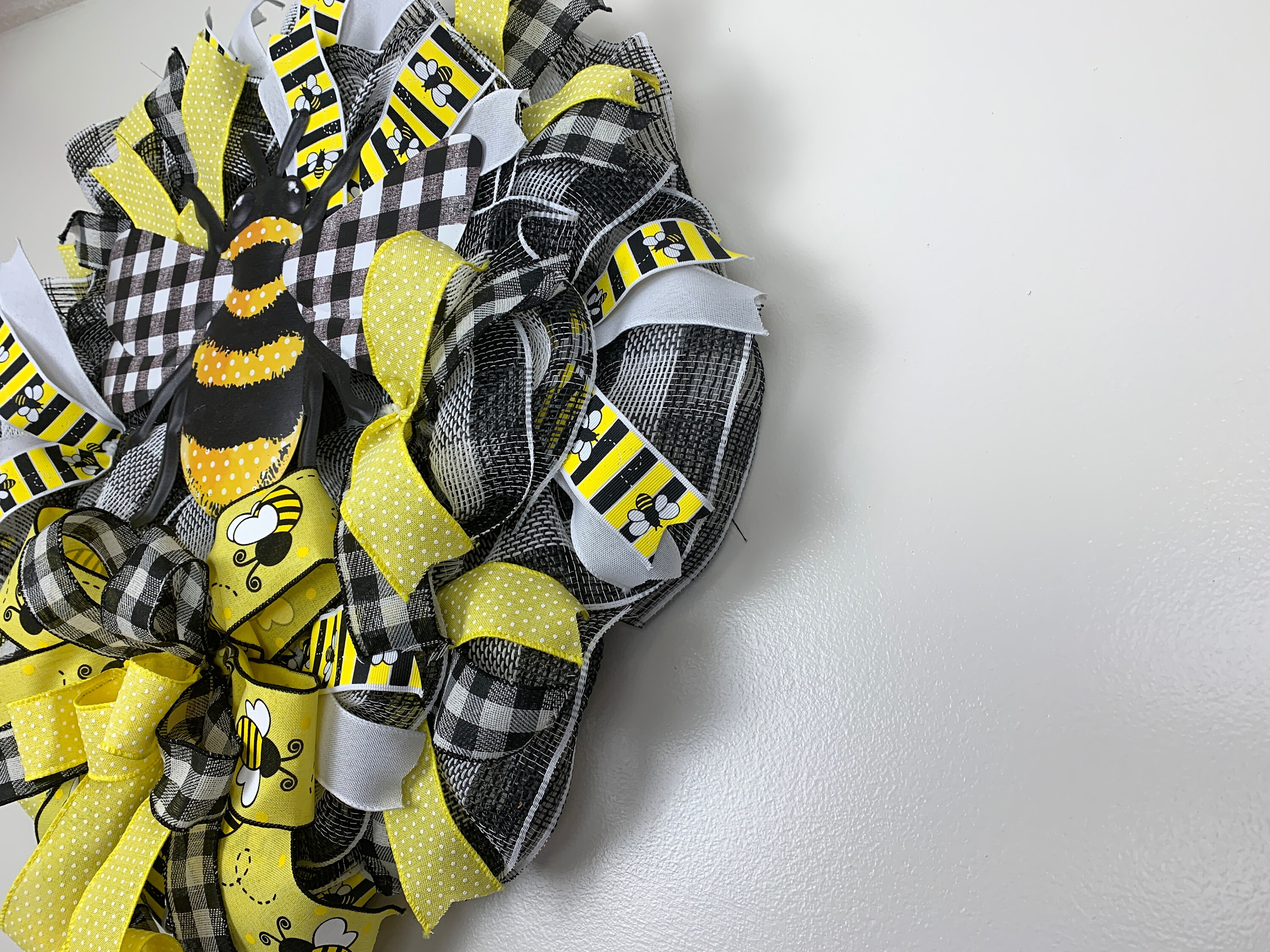 Screen Door Bee Wreath, Flat Bee Wreath, Black and Yellow Wreath, Storm ...
