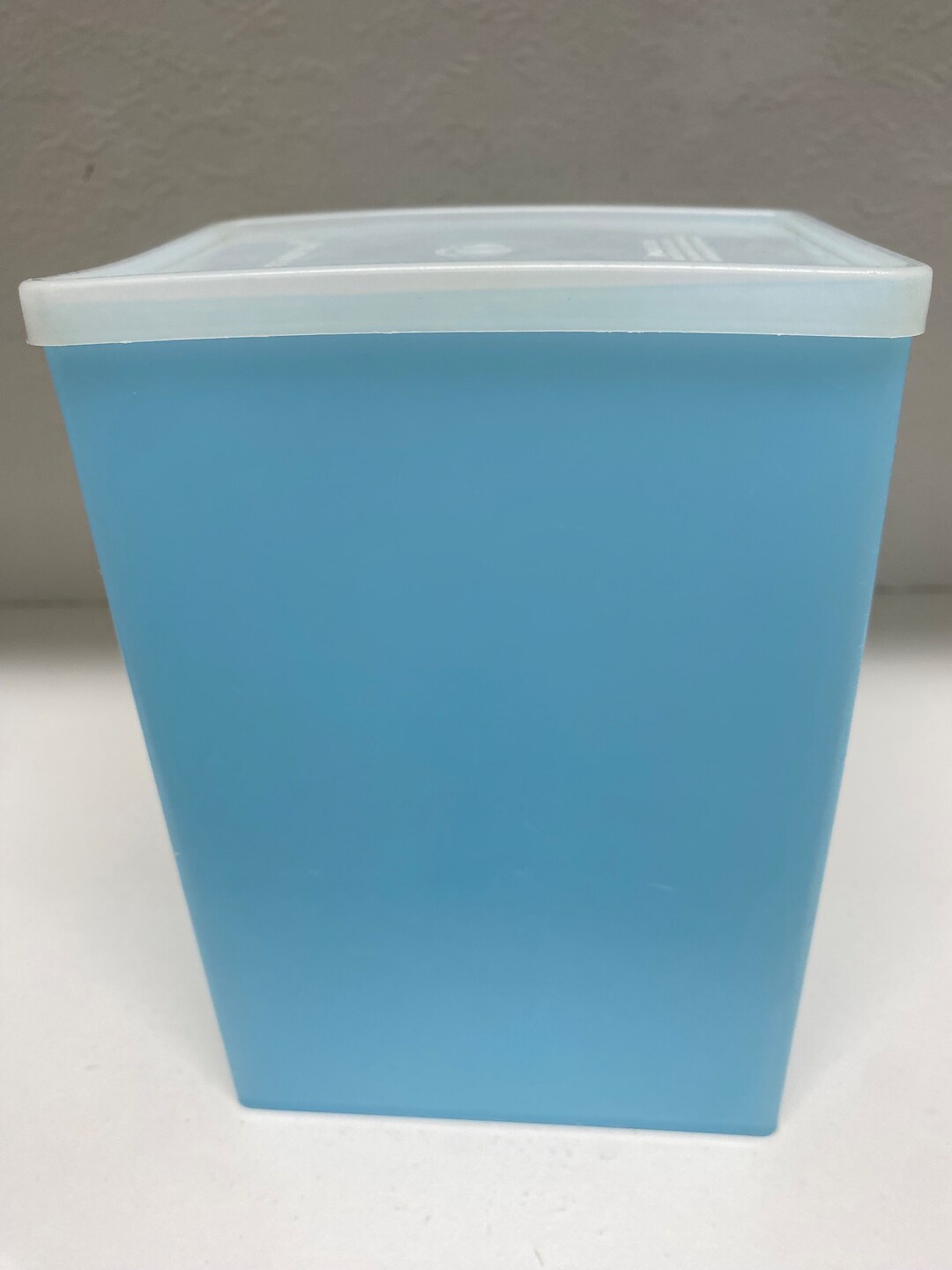Vintage Ice Blue Tupperware Container 1/2 Gallon Freezer/ice Cream - Etsy