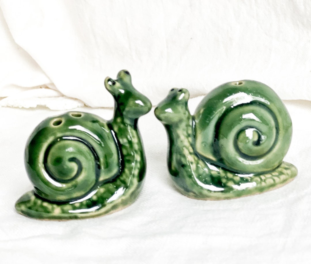 Vintage Snail Salt and Pepper Shakers, Green Ceramic, Collectable ...