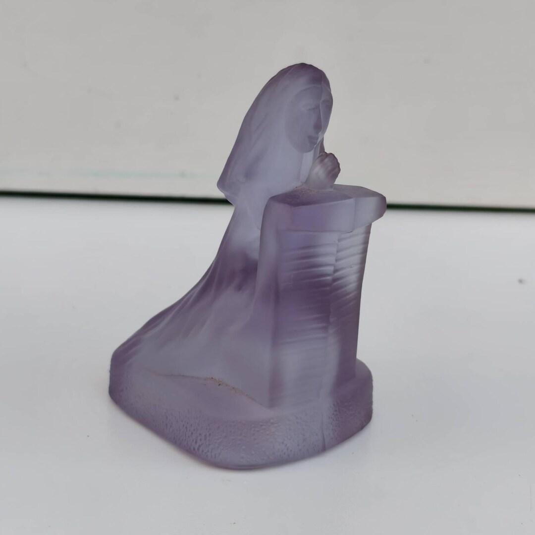 Frosted Neodymium Alexandrite Glass Praiyng Woman Chameleon Centrepiece ...