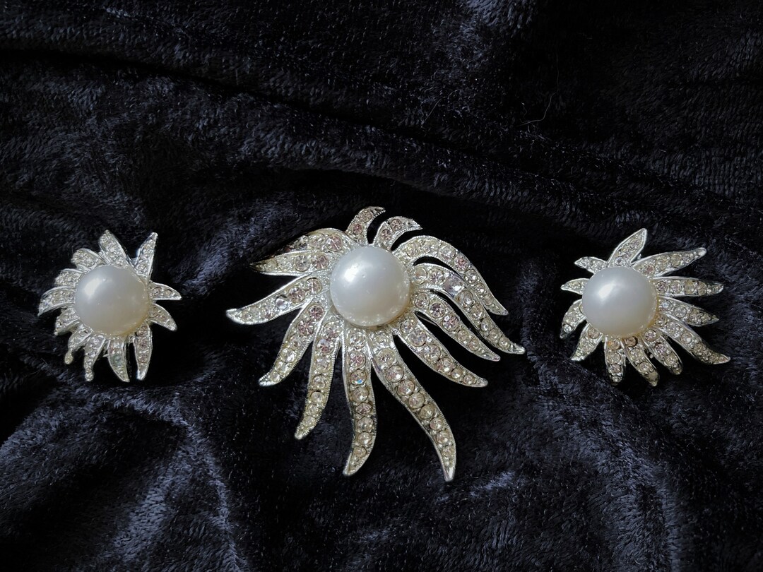 Signed Vintage Celebrity NY Pearl and Clear Stone Brooch and Earrings ...