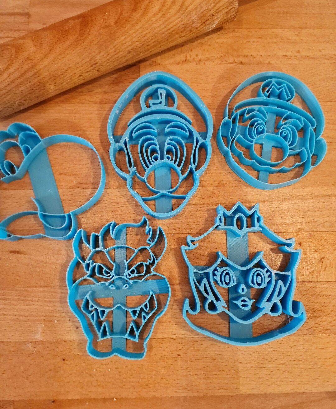 Super Mario Cookie Cutter Cutter Set Plastic Mario Peach Luigi Yoshi ...