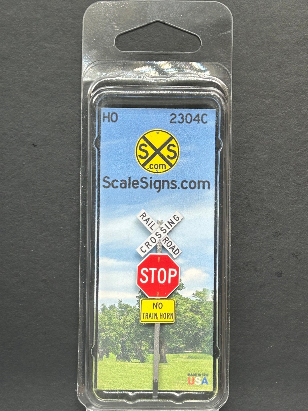 HO-2304 / 1:87 HO Scale Street Sign railroad Crossbuck Red Stop Sign No ...