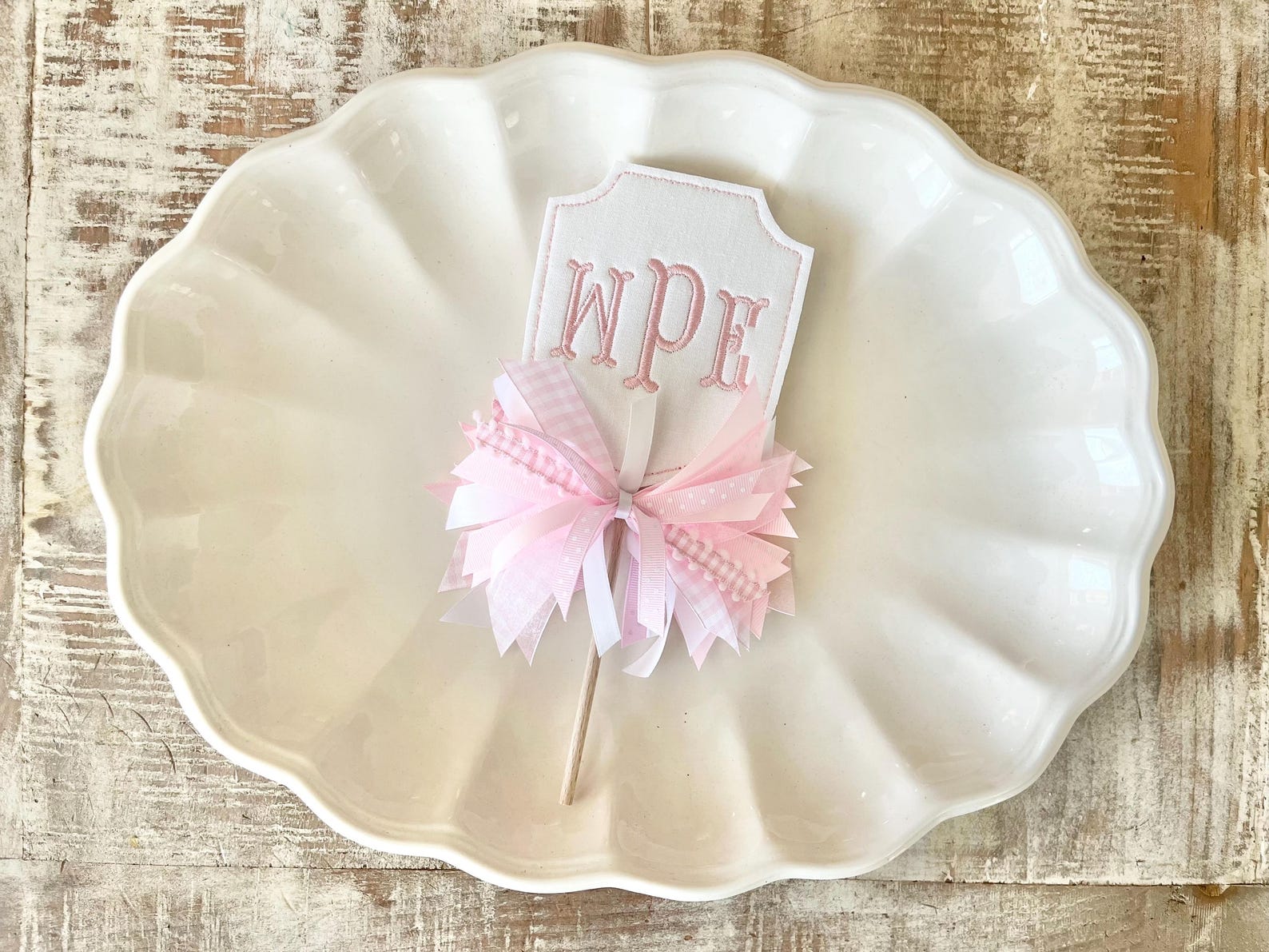 Monogrammed Crest Cake Topper - Etsy