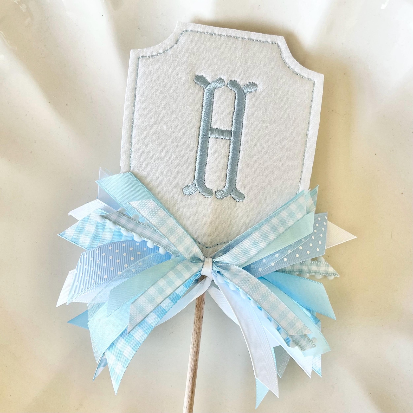 Monogrammed Crest Cake Topper - Etsy