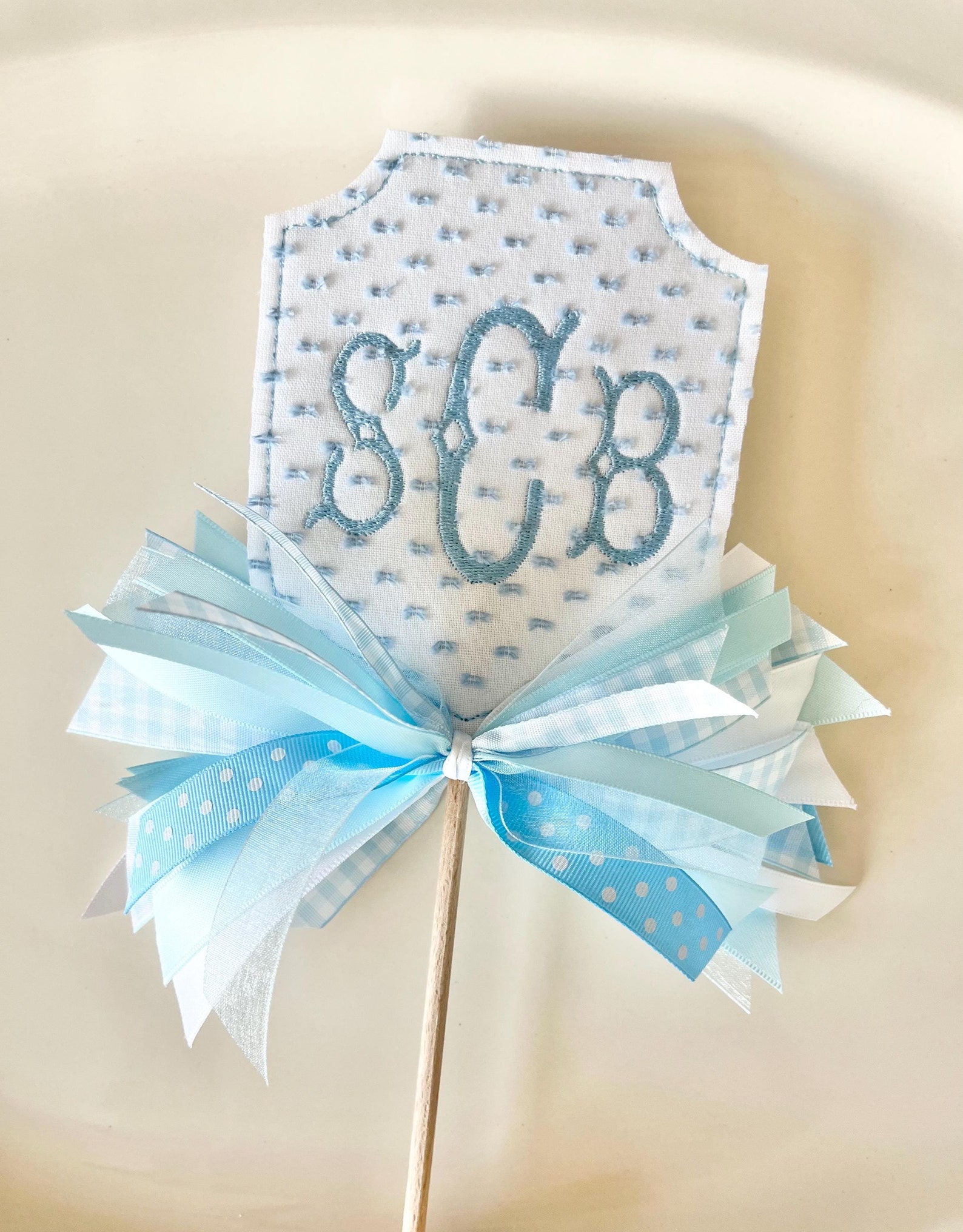 Monogrammed Crest Cake Topper - Etsy