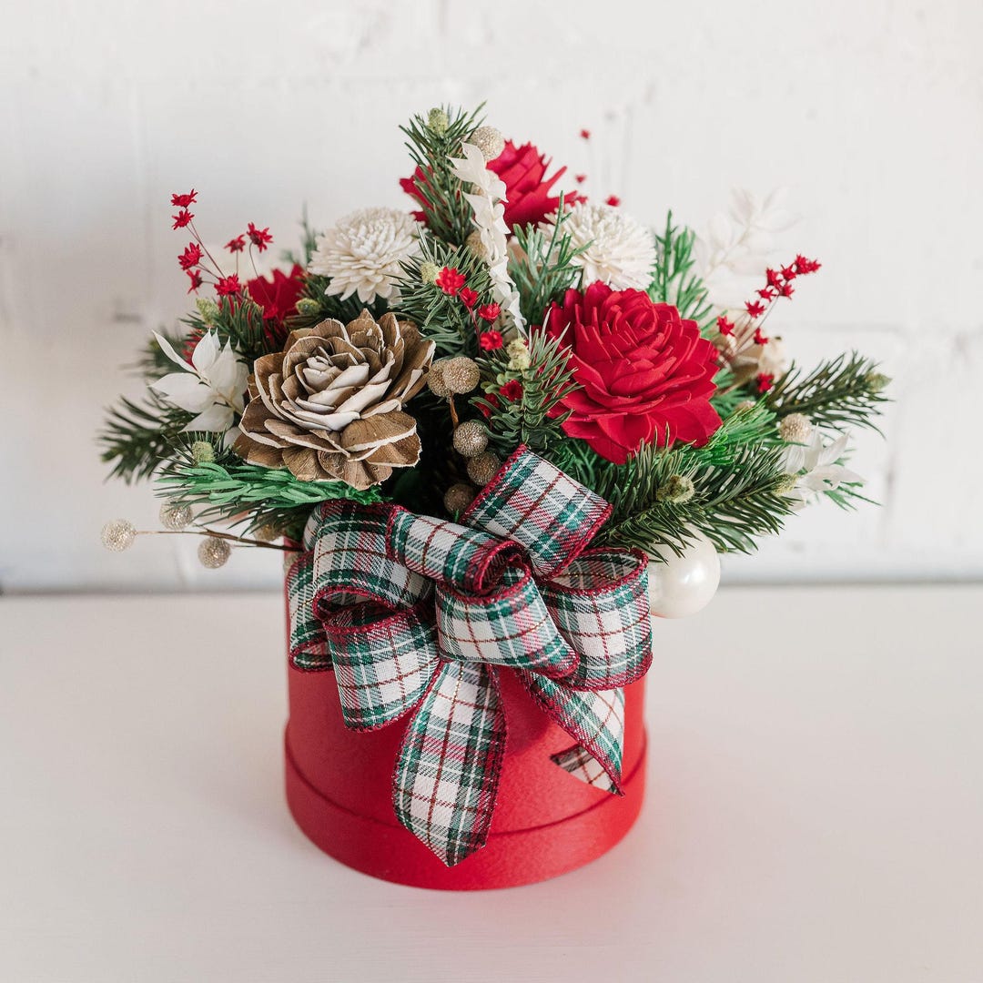 Christmas Flower Arrangement: Red Hat Box With Ribbon, Sola Wood ...