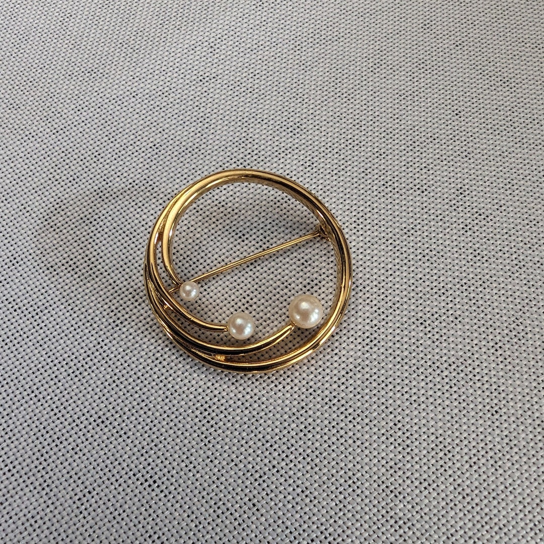 Vintage Signed Monet Pin Gold and Pearls Circular 1.5 D 80's - Etsy