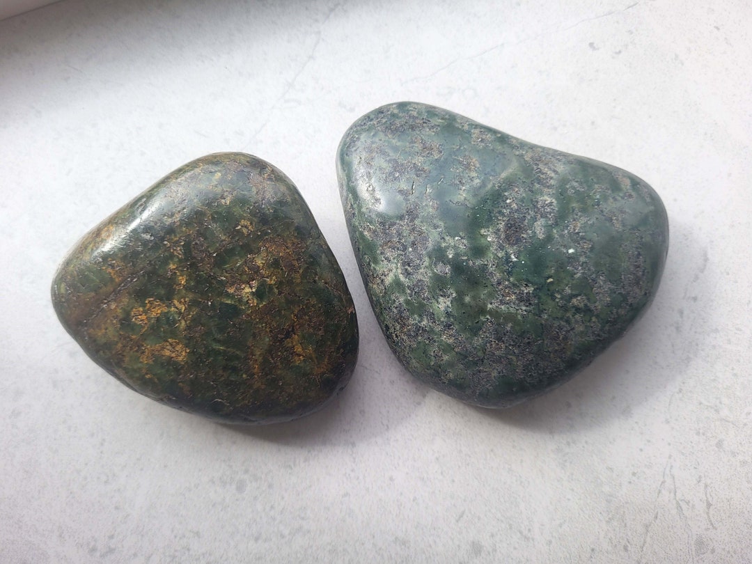 Gem Quality Serpentine Mineral Palm Stone Natural Canadian Gemstone ...