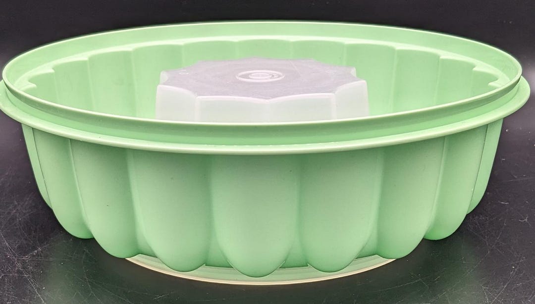 Tupperware # 1202-1 Mint Green Gelatin Jello Dessert Plastic Mold ...