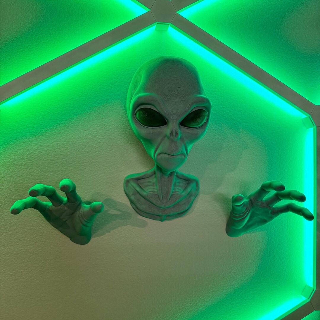 Alien Wall Buster Wall Art 3D Printed - Etsy Portugal