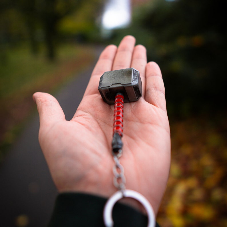 Marvel Gift: Mjolnir Keyring - Perfect Thor and Avengers Fan Accessory ...