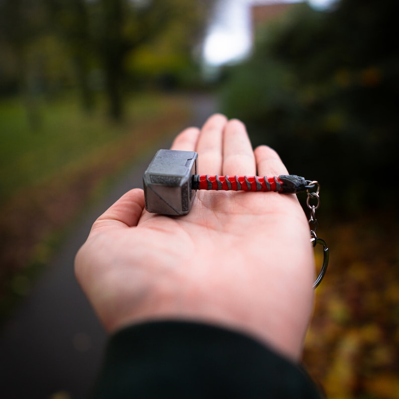 Marvel Gift: Mjolnir Keyring - Perfect Thor and Avengers Fan Accessory ...