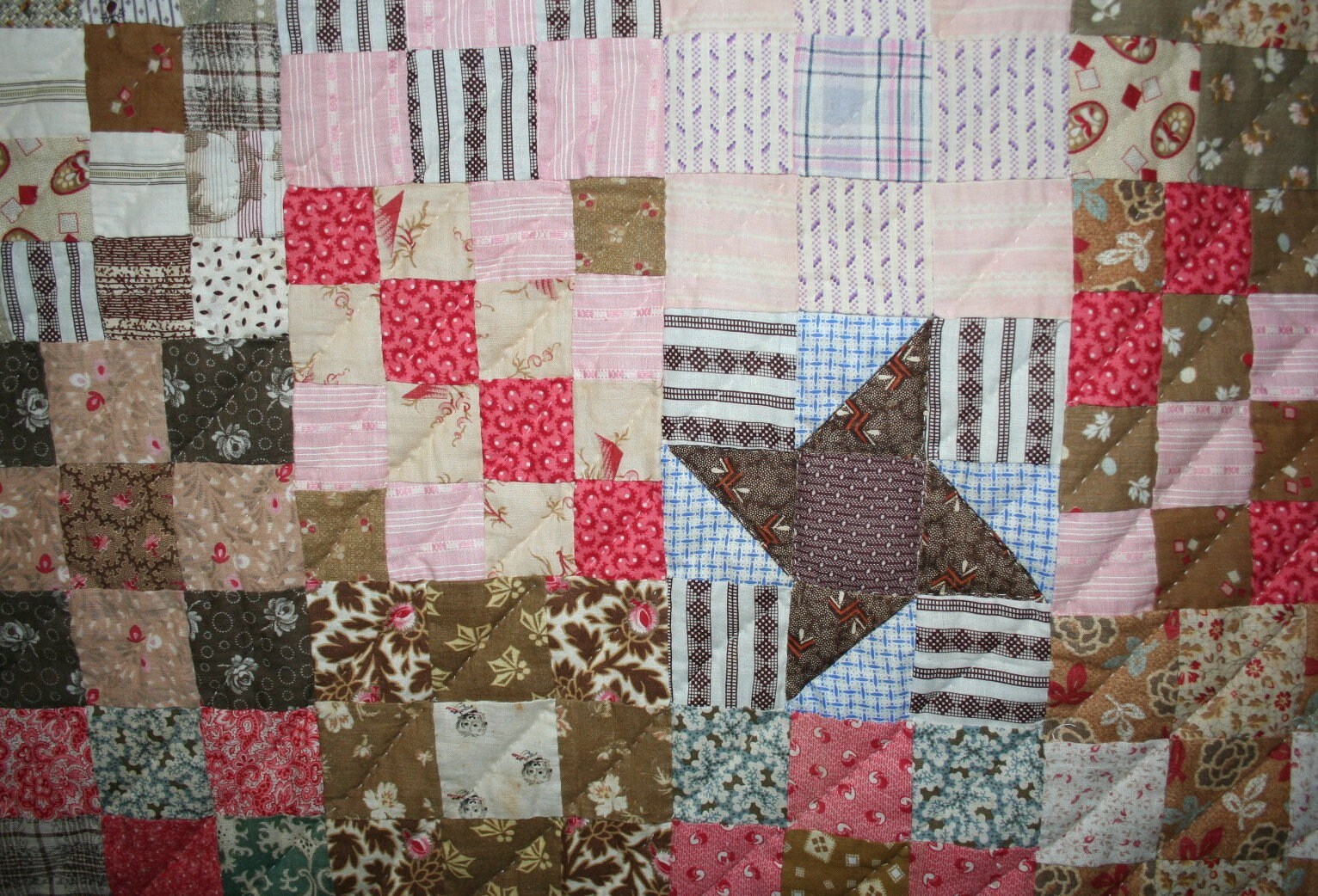 Quilt Vintage 43 X 51 Hand Pieced and Quilted Made by Wilma Cogliantry ...