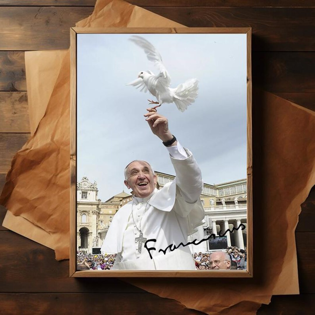 Pope Francis With the Pigeon in His Hand Picture Celebrity Vintage ...