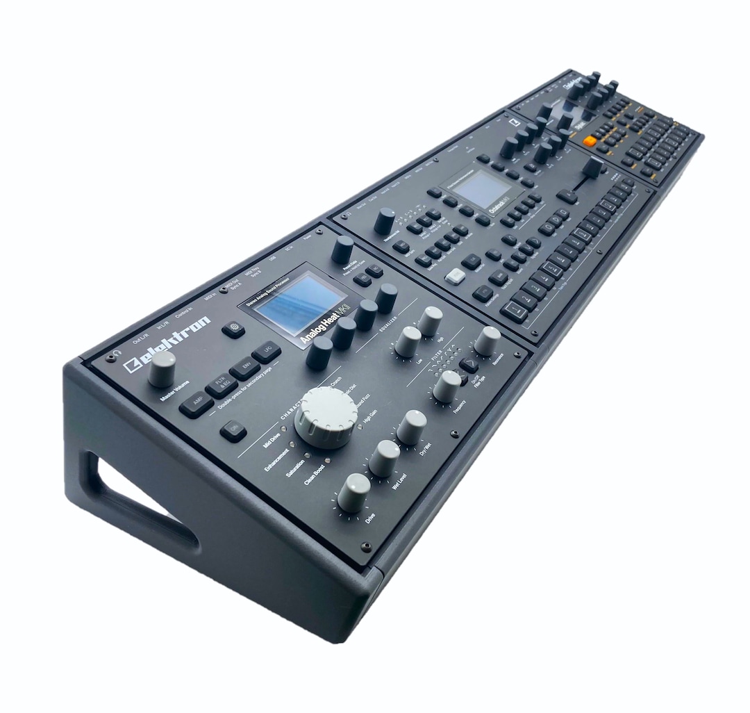 Side-by-side Octatrack / Digitakt / Syntakt / Digitone / Heat Stand ...