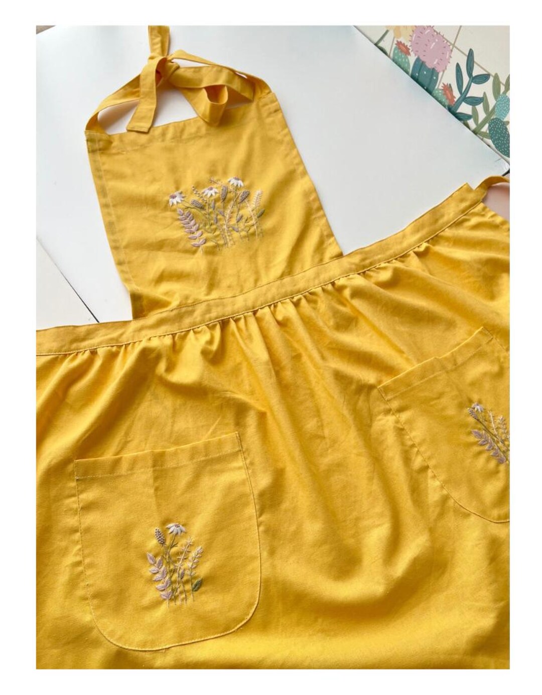 Custom Hand Embroidered Apron Women, Daisy Embroidered Apron, Flower ...