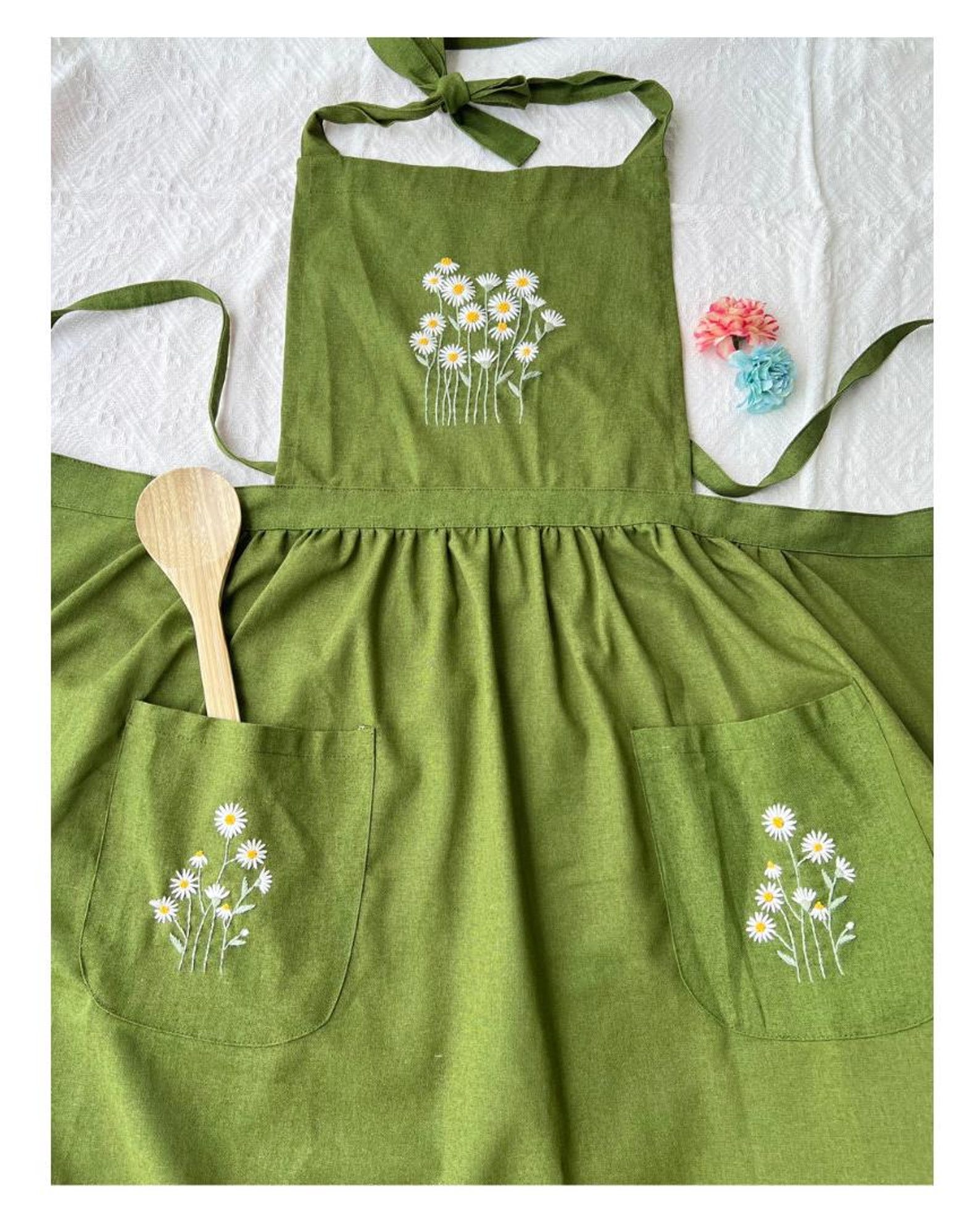 Daisy Embroidered Apron for Women, Personalized Hand-embroidered Apron ...