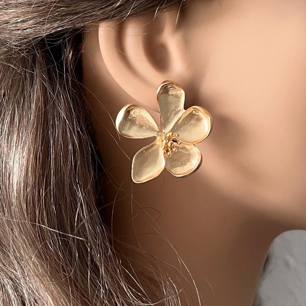 Large Gold Flower Earring - Etsy