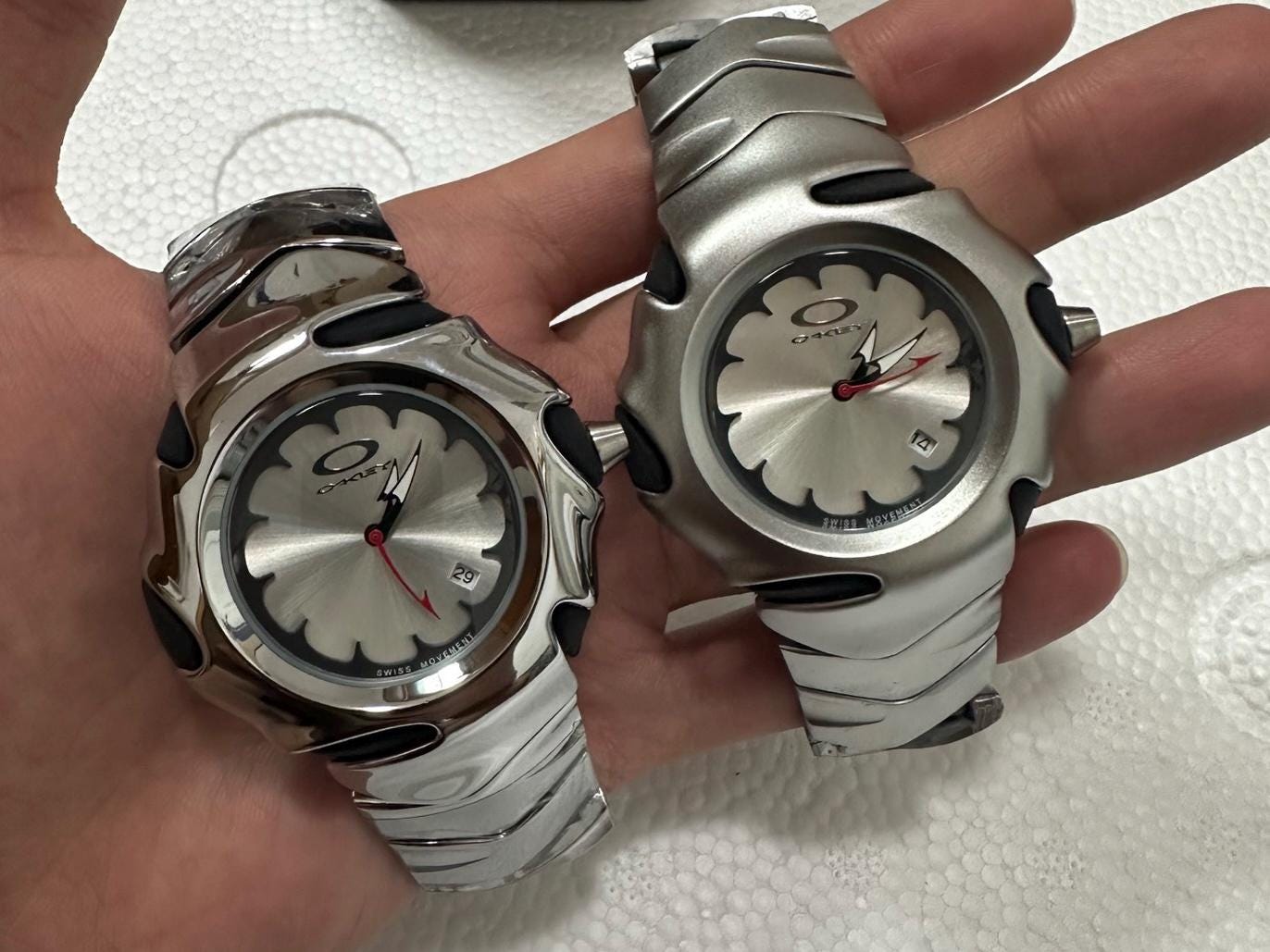 Oakley Blade 2 Silver Link Saw Frame Wristwatch Stainless Oakley Blade 2 Silver Link Saw Frame Wristwatch Stainless