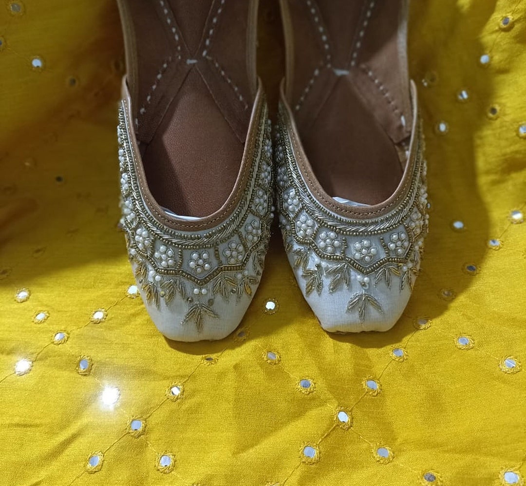 Handmade White Leather Punjabi Jutti: Indian Bridal Shoes - Etsy