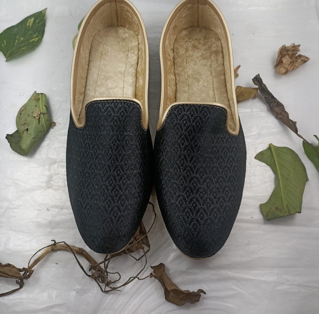 Men’s Black Gold Mojari Shoes | Handmade Indian Jutti for Wedding ...