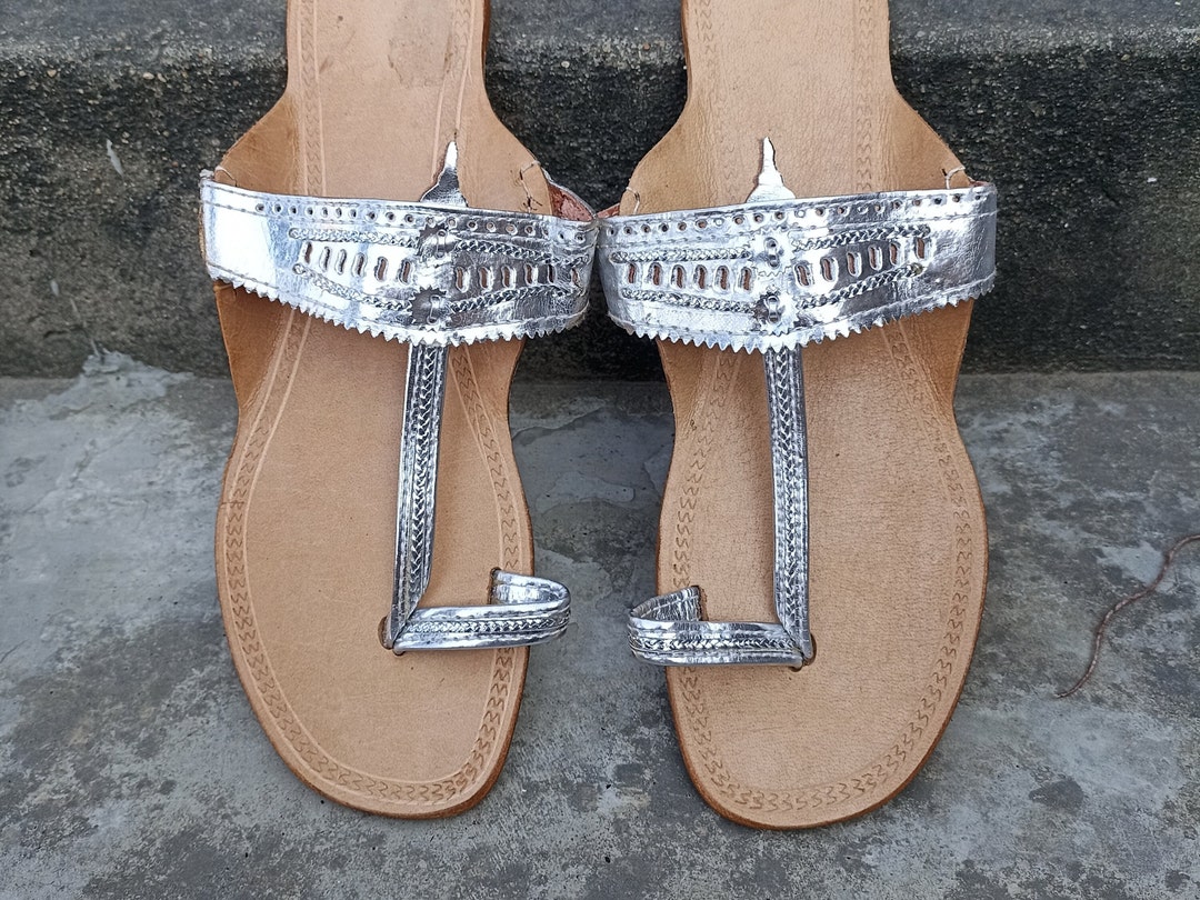 Beach Elegance: Womens Kolhapuri Sandals, Toe Ring Slipper, Back-open ...