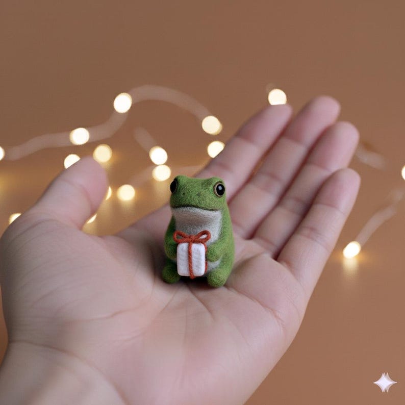 Frog Christmas Ornament With Gift, Santa Hat Animal Decoration, Cute ...