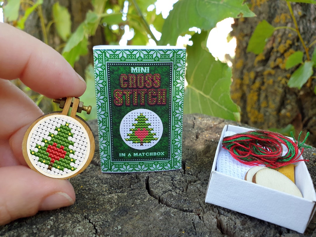 Small Cross Stitch Kit Christmas Tree , Embroidery Pattern for ...