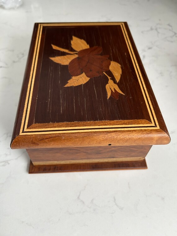 Vintage Wooden inlay Floral Jewelry Box - Gem