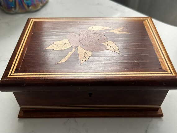 Vintage Wooden inlay Floral Jewelry Box - Gem