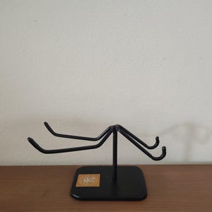 Human Skull Display Stand – Decorative Skull Exhibit for Oddities ...