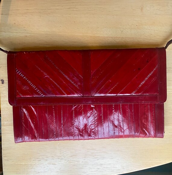 Vintage deep red eel - Gem