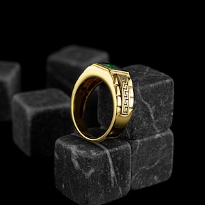 18K Men Wedding Gold Ring, Engraved Meander Men Emerald Ring in 21k ...