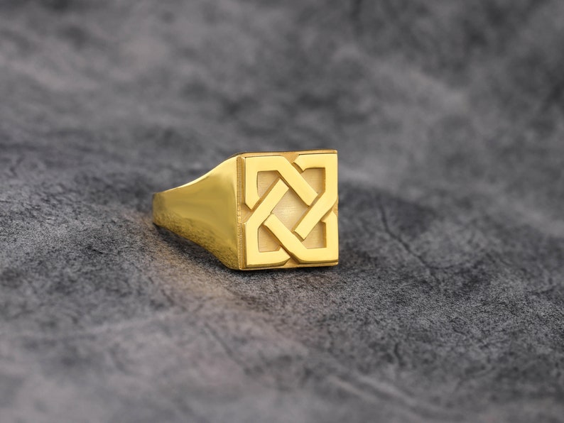 Celtic Knot Signet Ring for Men in 14K Gold, Solomon Knot Mens Signet ...