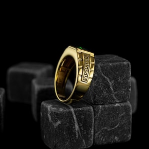18K Men Wedding Gold Ring, Engraved Meander Men Emerald Ring in 21k ...
