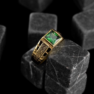 18K Men Wedding Gold Ring, Engraved Meander Men Emerald Ring in 21k ...