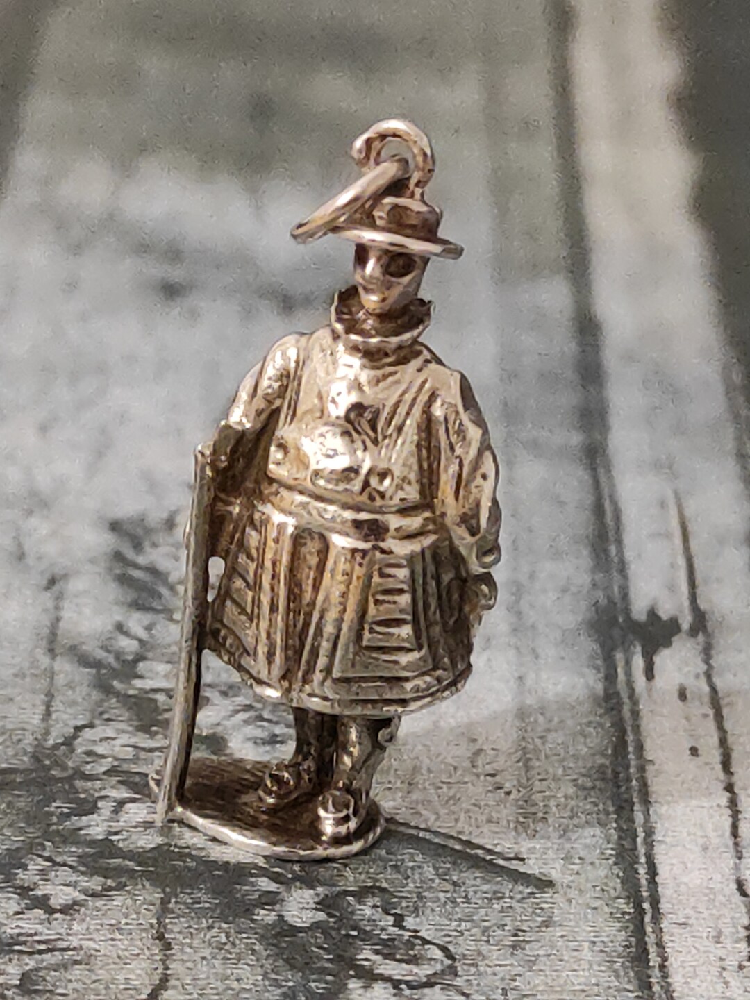 Vintage London Beefeater Guard Pendant, Solid Silver. - Etsy