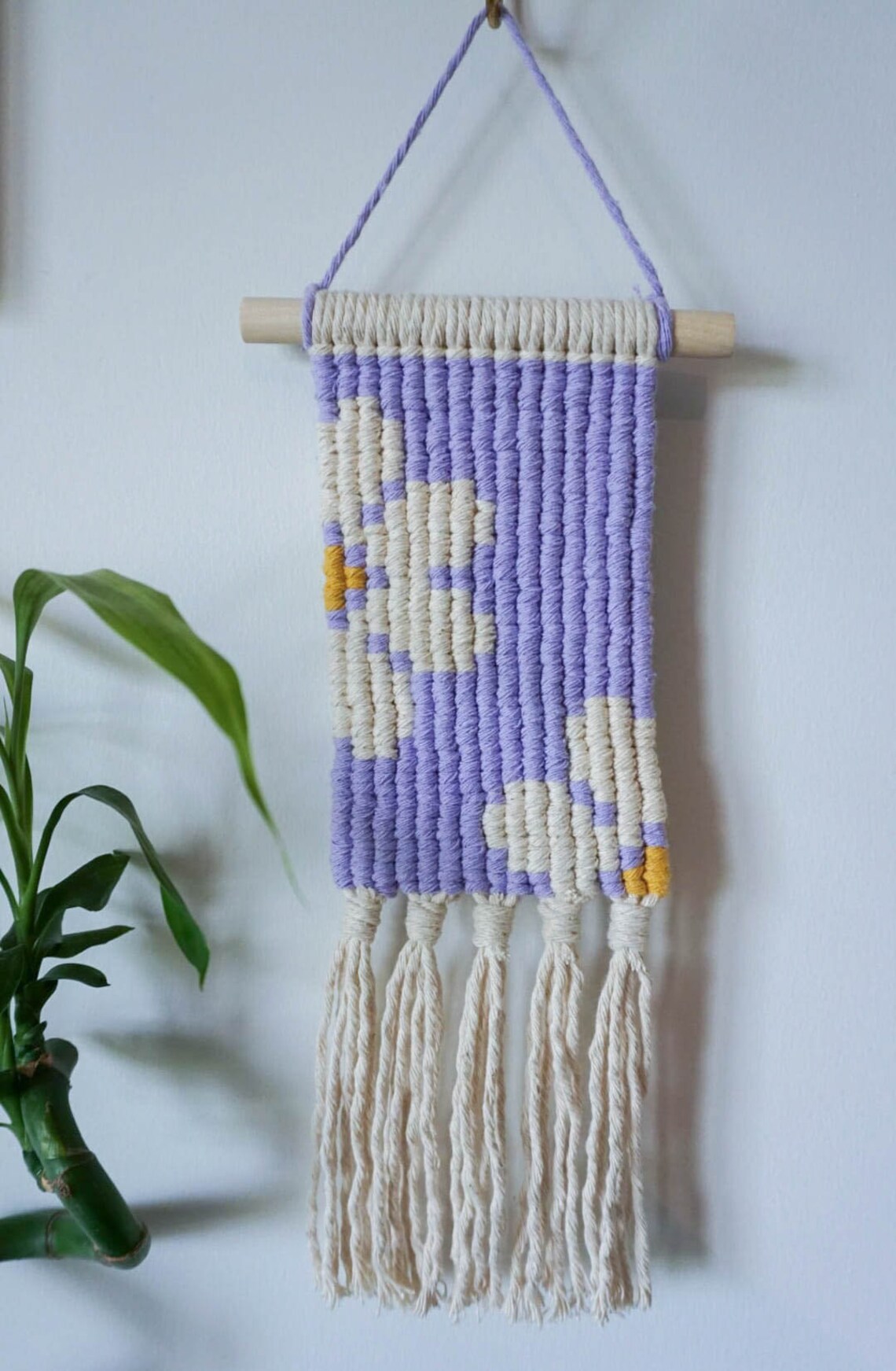Macrame Pixel Art Wall Hanging, Pixel Flower Pattern | Wall Decor | Macrame Daisy Wall Hanging ...