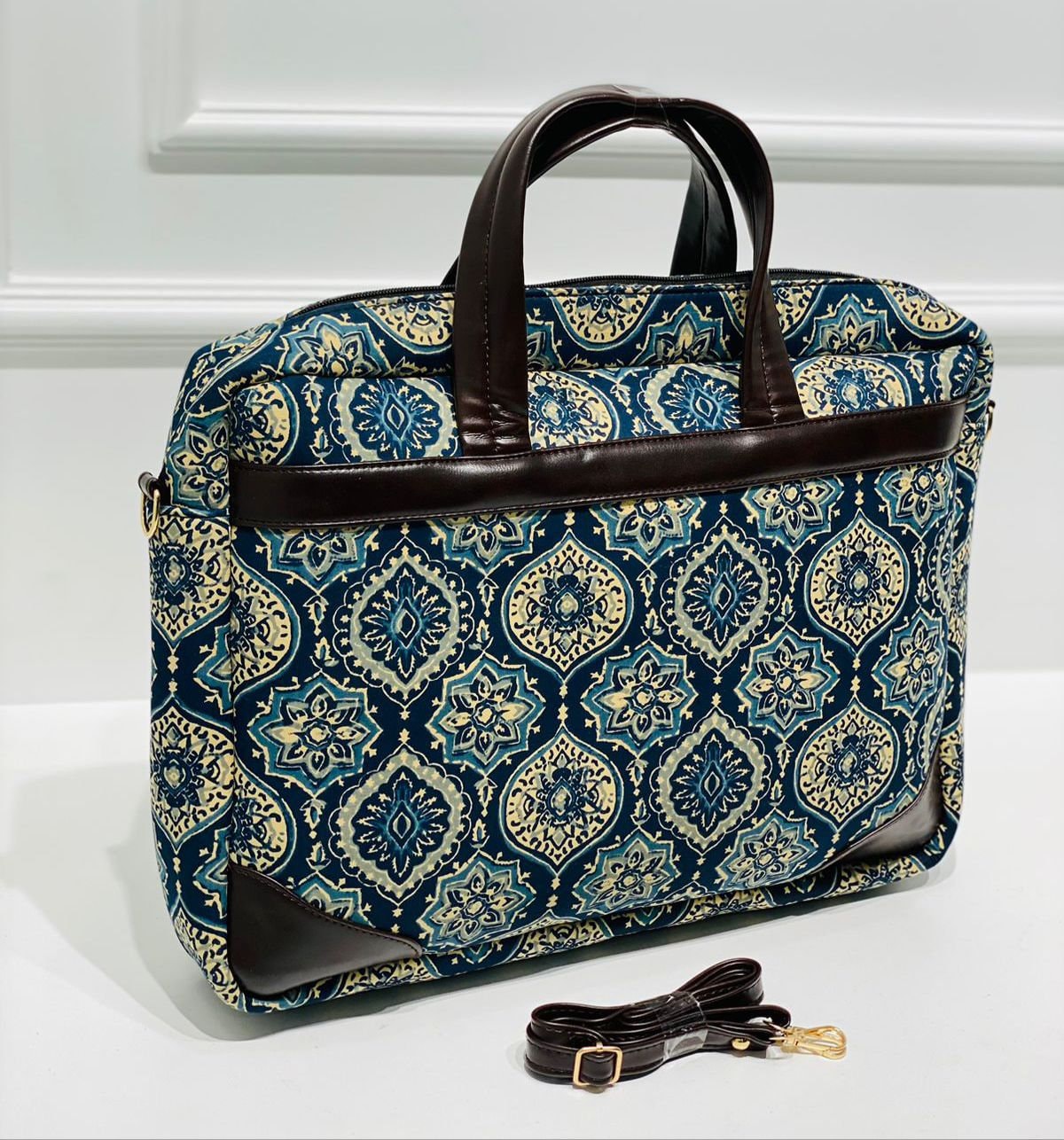 17 Laptop Bag PDF Sewing Pattern With Fabric & Denim Laptop Bag Pattern ...