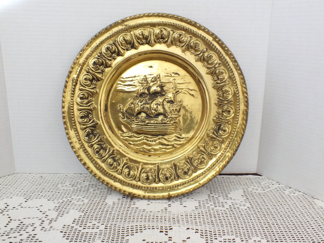Mid-century Modern, Vintage Brass Repousse Wall Hanging Plate Clipper ...