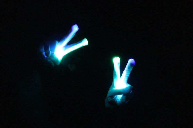 Flashing LED Rave Gloves Suitable For Raves, Festivals, Night Clubs ...