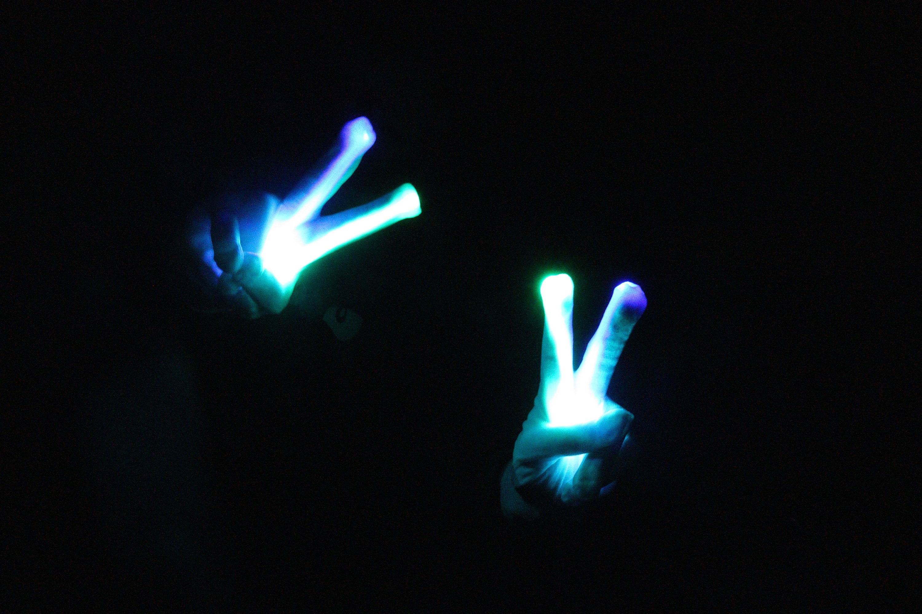 Flashing LED Rave Gloves Suitable For Raves, Festivals, Night Clubs ...