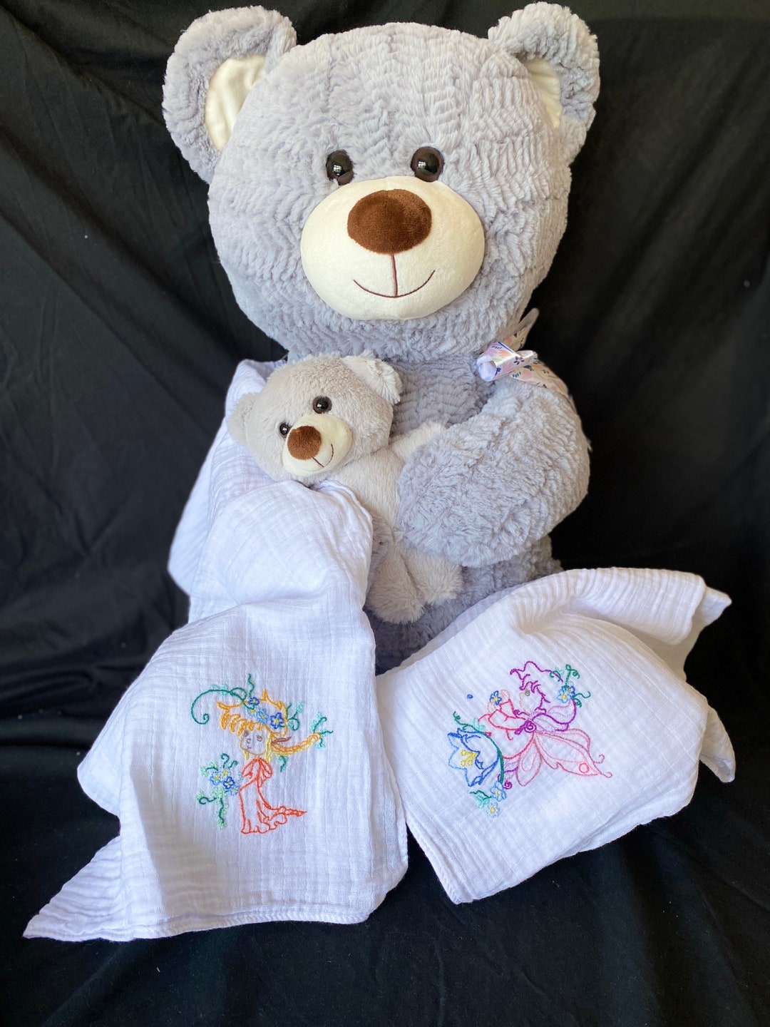 Gift Set With Soft Muslin Comforter and Shoulder Protector Burp Cloth ...