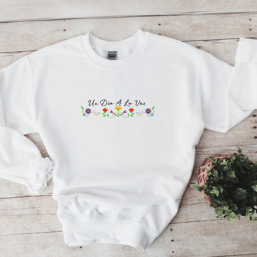 Sweatshirt un Dia A La Vez Quote Gifts for Women cold Weather Wear ...
