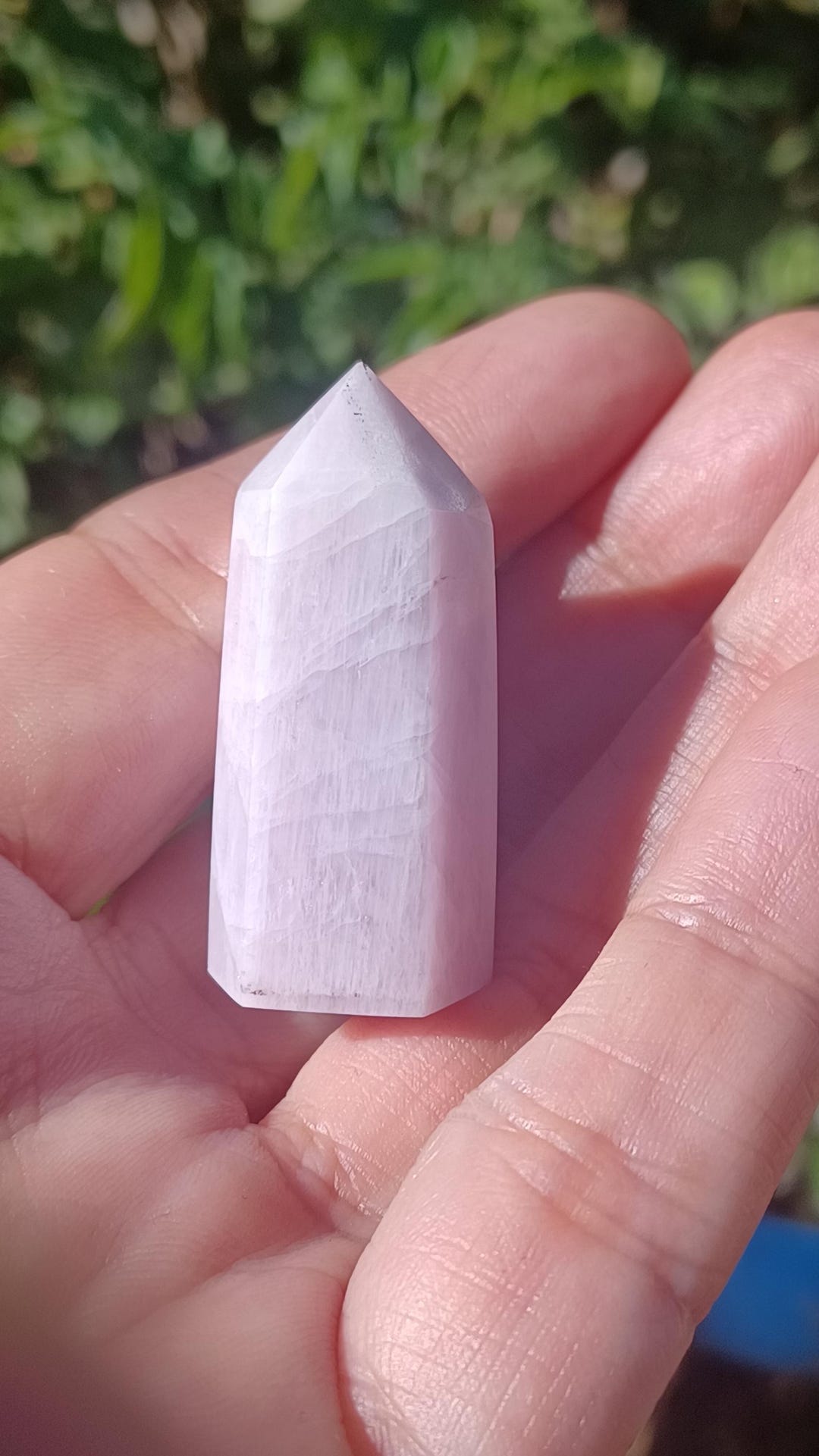 UV Reactive, Flashy Kunzite Point | UV Reactive Kunzite | Flashy ...