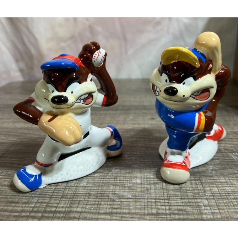 Taz Batter up Salt and Pepper Shaker Set - Etsy
