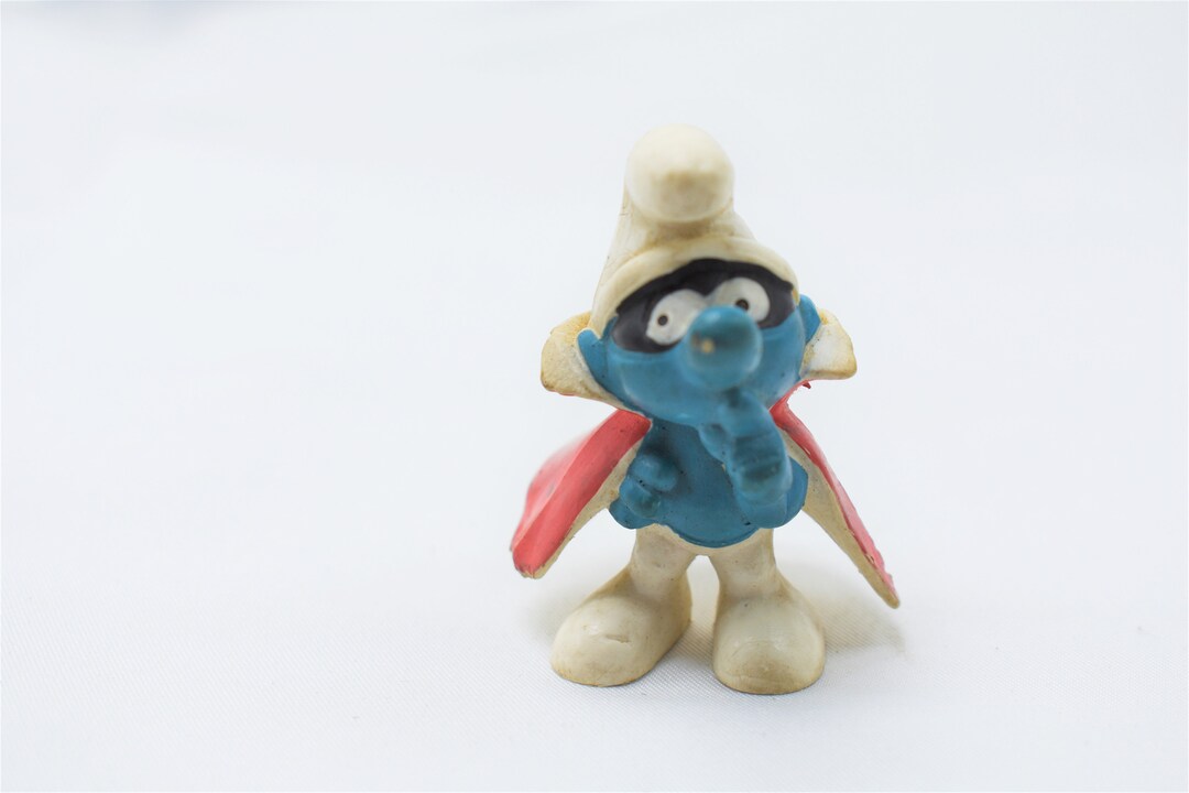 Vintage 1979 Smurf Figure With Mask and Cape - PEYO Schleich - Bandit ...
