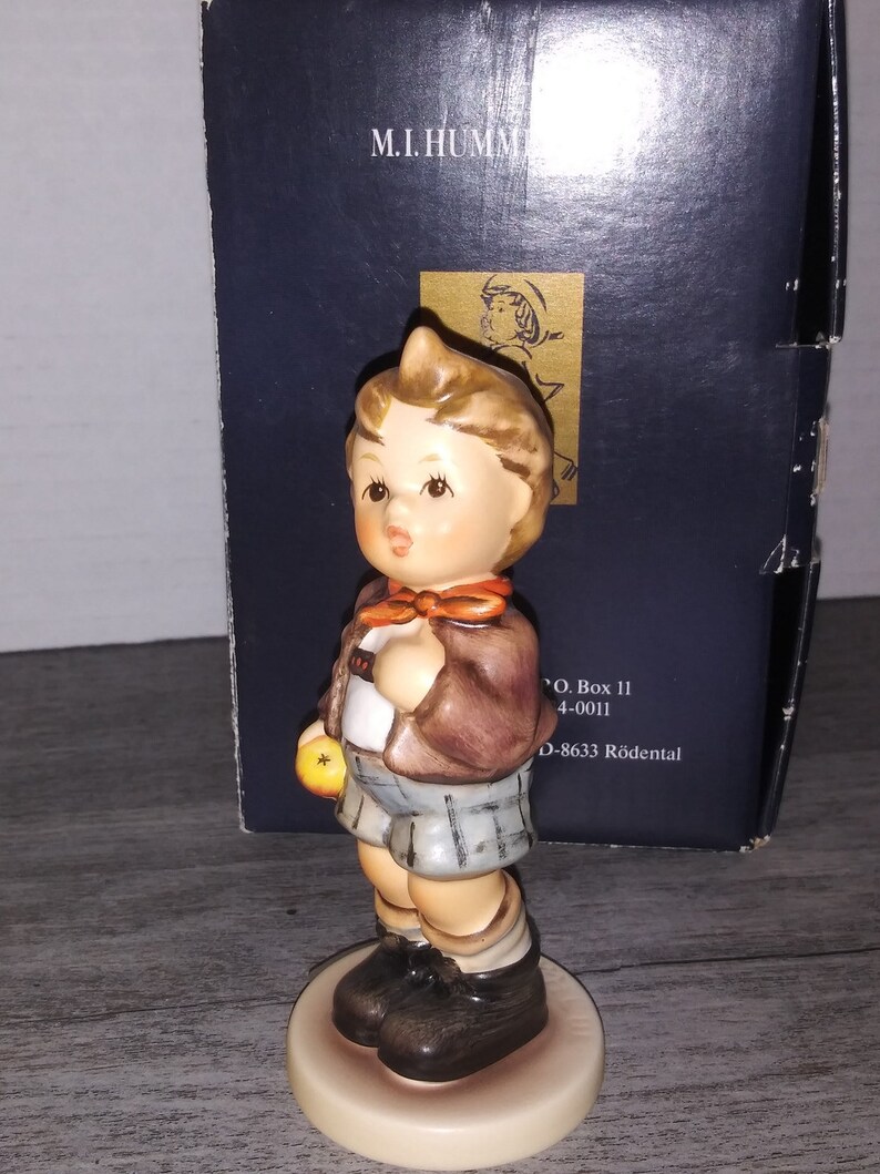 Goebel Hummel Figurine Cheeky Fellow Boy Club Exclusive 554 172 4 1/8 ...